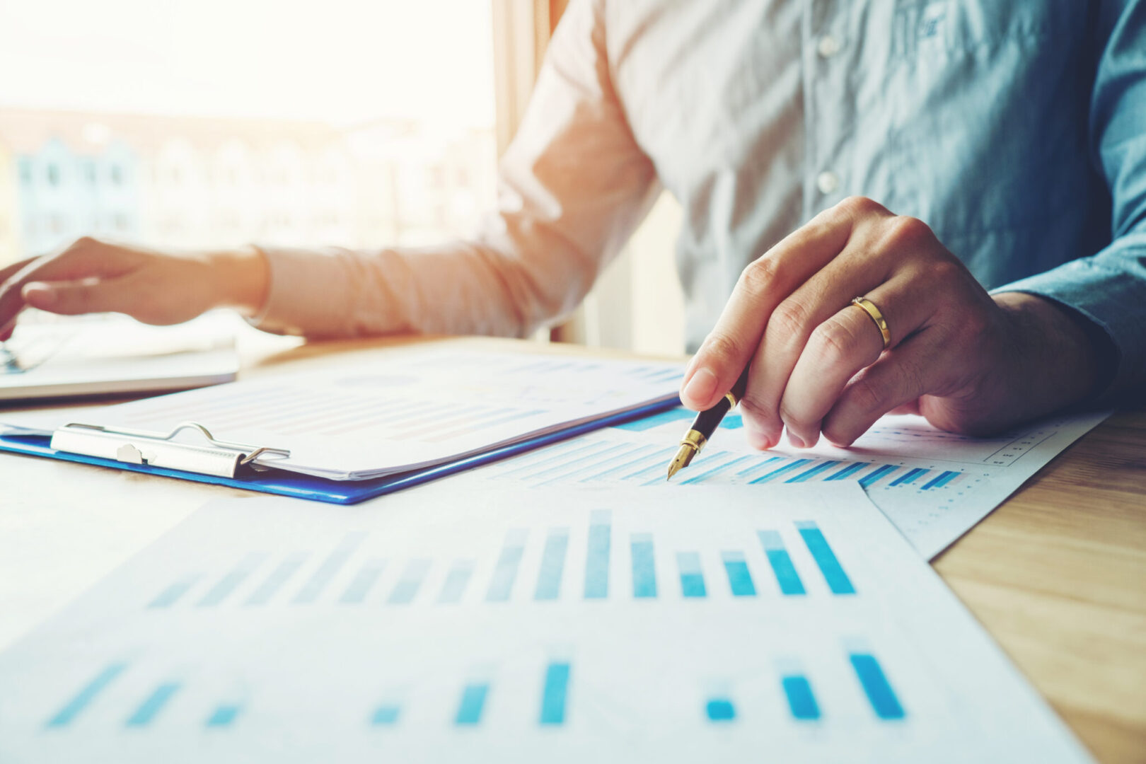 Flottenmanagement mit GPS | Fuhrpark Tracking Software | Linqo